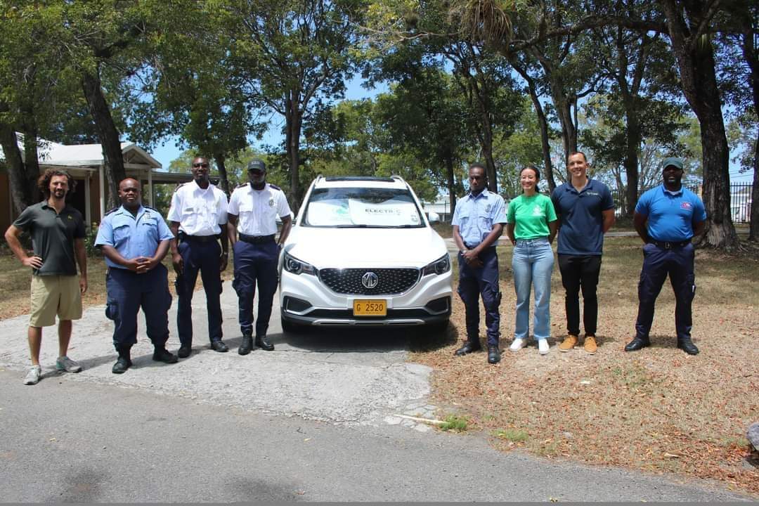 Emergency Medical Technicians Receive Electric Vehicle Safety Training ...